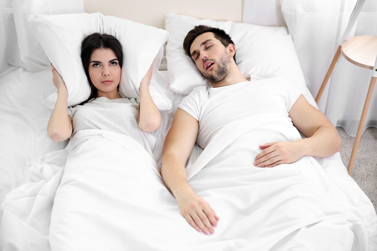 Sposoby na chrapanie - jak leczyć chrapanie i co naprawdę pomaga? - LUX ...